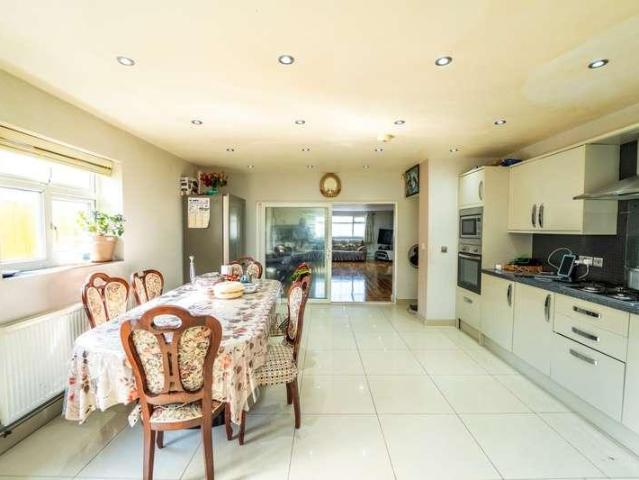 8 bed house for sale