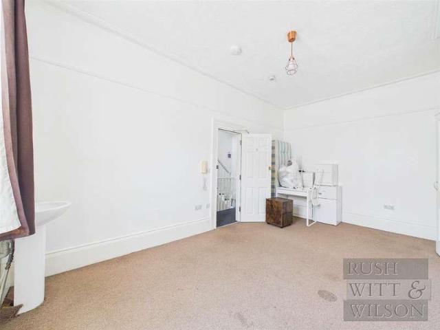 8 bed house for sale