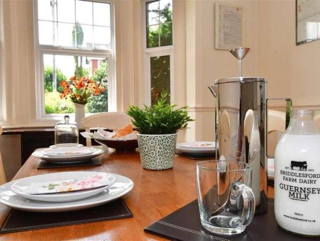 8 bed house for sale