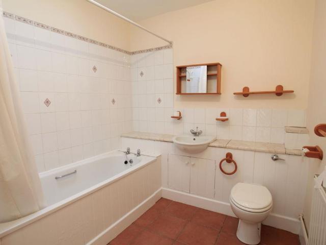 8 bed house for sale