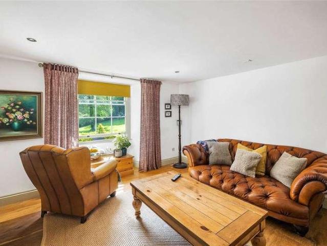 8 bed house for sale