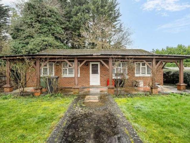 8 bed house for sale