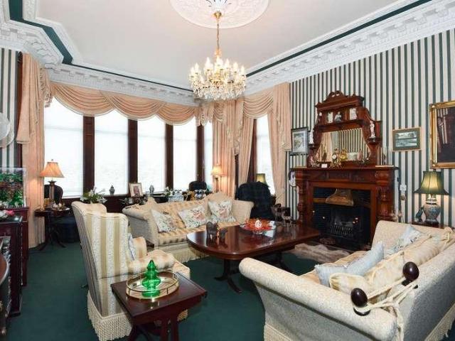 8 bed house for sale