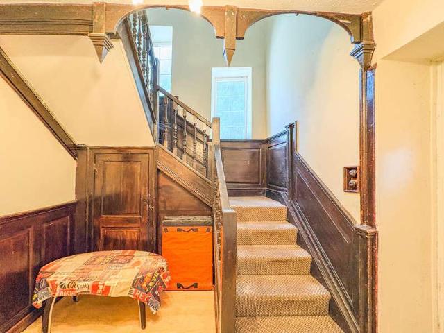 8 bed house for sale