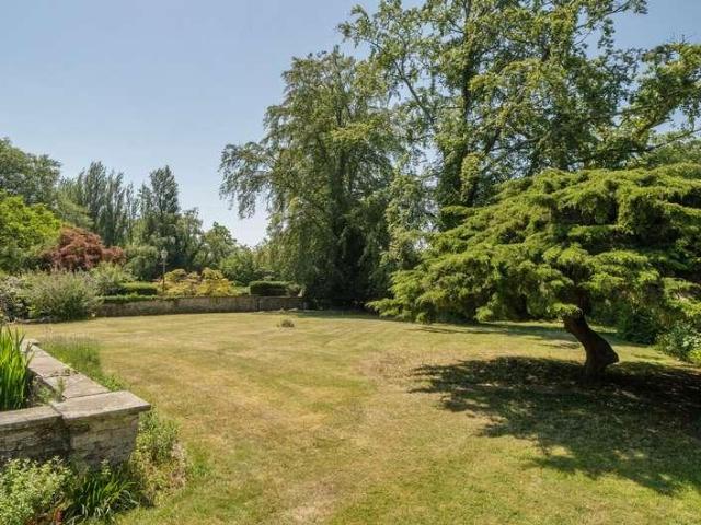 8 bed house for sale