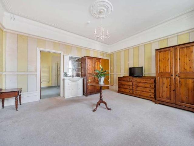 8 bed house for sale
