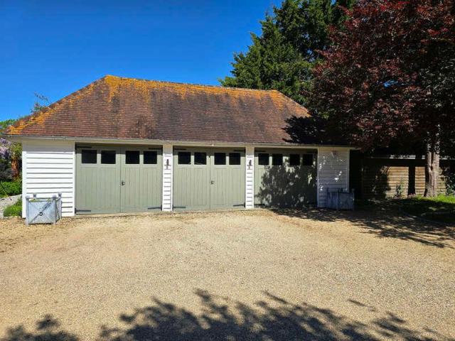 8 bed house for sale