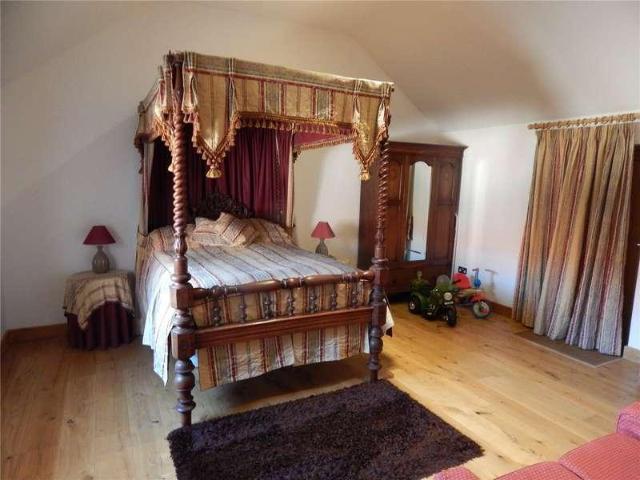 8 bed house for sale