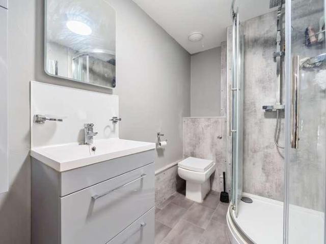8 bed house for sale
