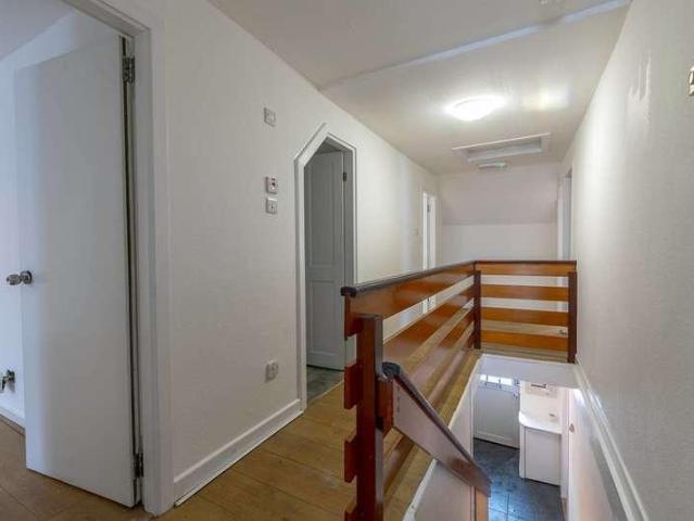 8 bed house for sale