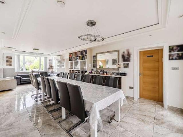8 bed house for sale