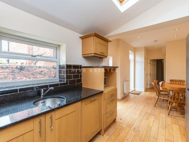 8 bed Mid Terraced House to rent in Newcastle Upon Tyne And Wear, NE2, from Hive Estates Newcastle upon Tyne. 34094