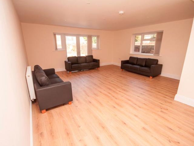 8 Bed Semi Detached House, Wilton Avenue, SO15