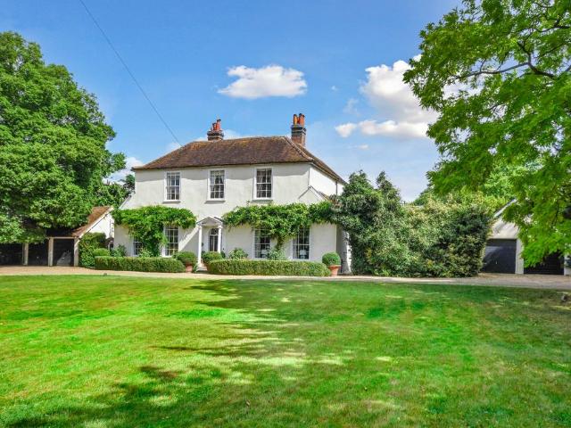 8 bedroom country house for sale