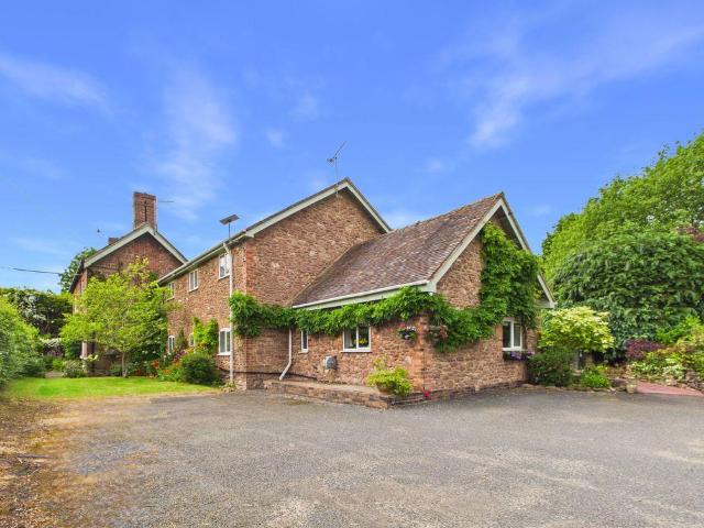 8 bedroom country house for sale