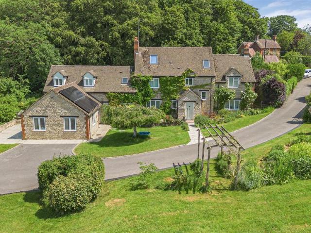 8 bedroom country house for sale