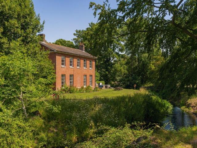 8 bedroom country house for sale