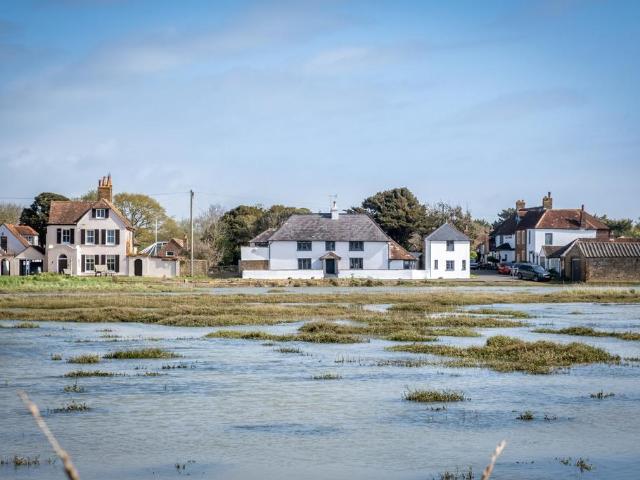 8 bedroom country house for sale