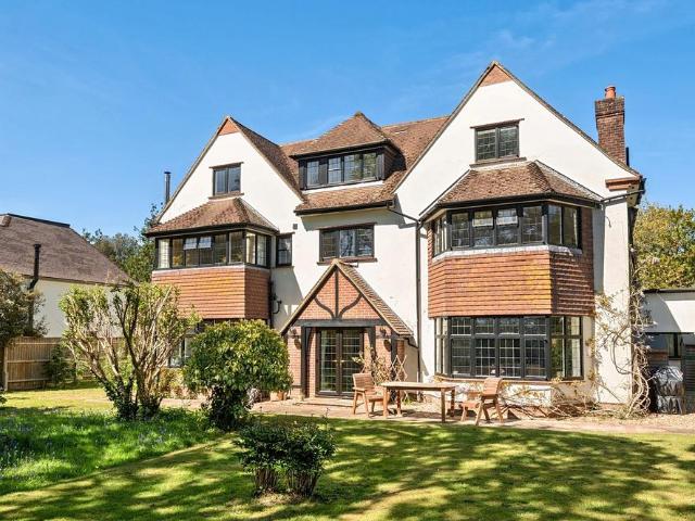 8 bedroom country house for sale
