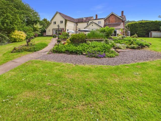 8 bedroom country house for sale