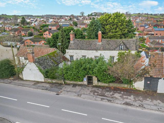 8 bedroom country house for sale