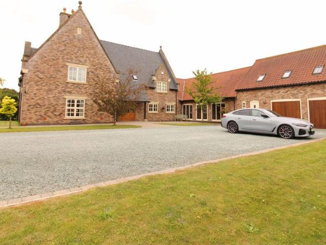 8 bedroom country house for sale