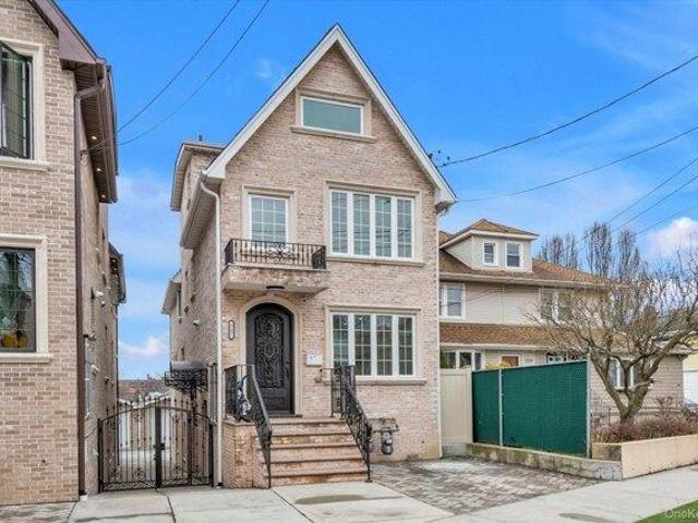 8 bedroom, College Point NY 11356 104904740
