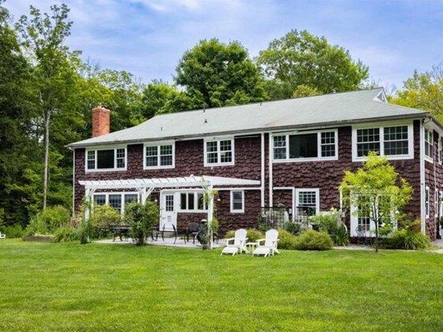 8 bedroom, Charlotte VT 05445 102446012