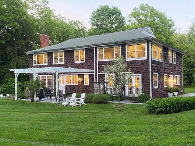 8 bedroom, Charlotte VT 05445 104718864