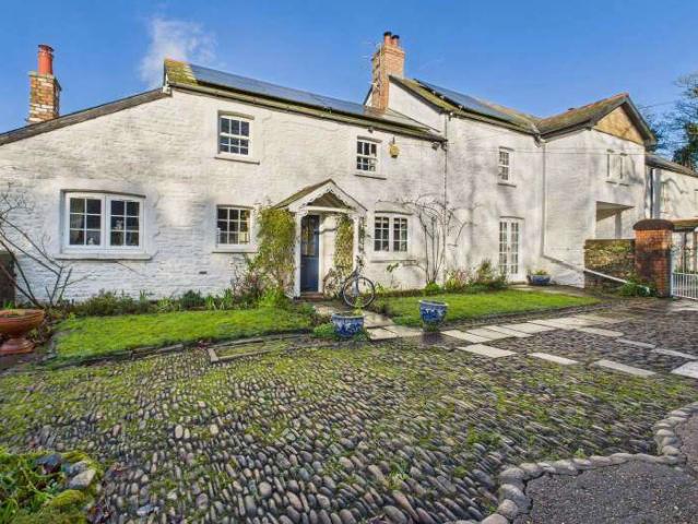 8 Bedroom Cluster House
