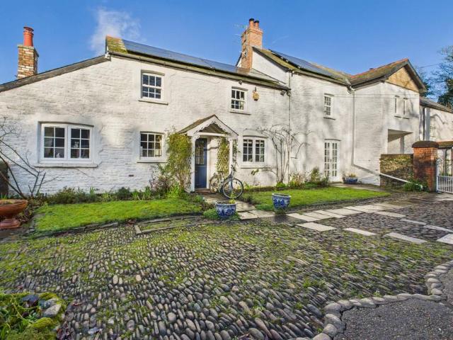 8 bedroom cluster house for sale