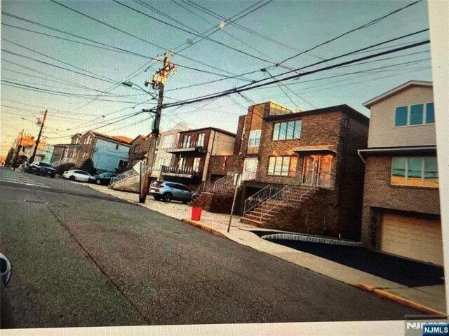 8 bedroom, Cliffside Park NJ 07010 105142769