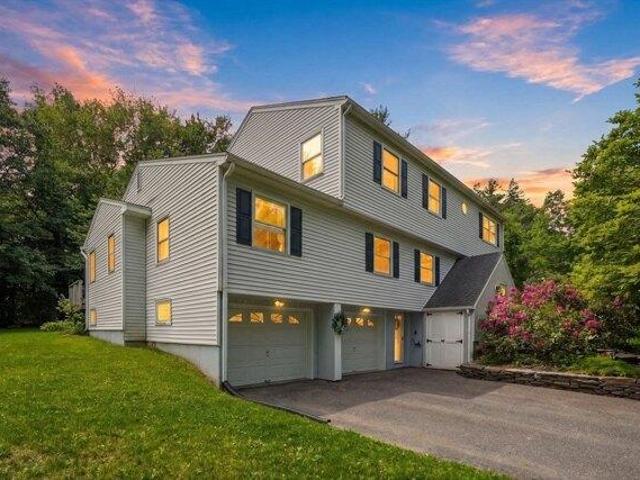 8 bedroom, Amherst MA 01002 104445555
