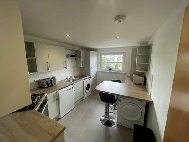 8 Bedroom Apartment Flat
