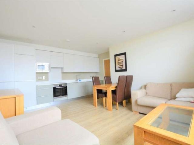 8 Bedroom Apartment Flat