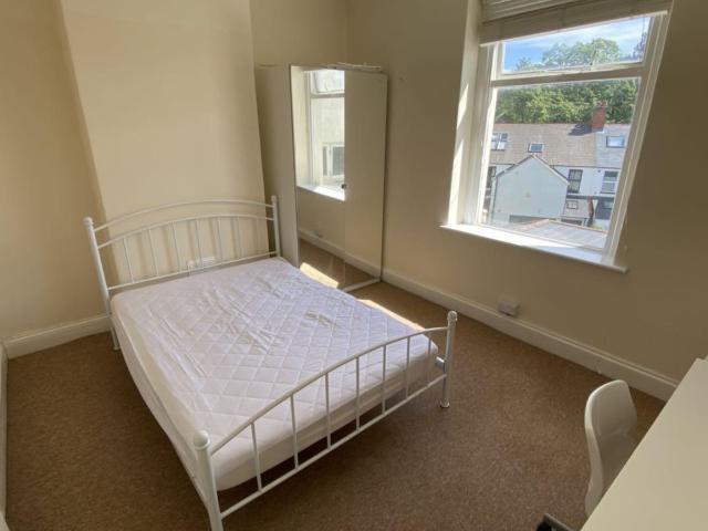 8 bedroom apartment for rent in Cardiff