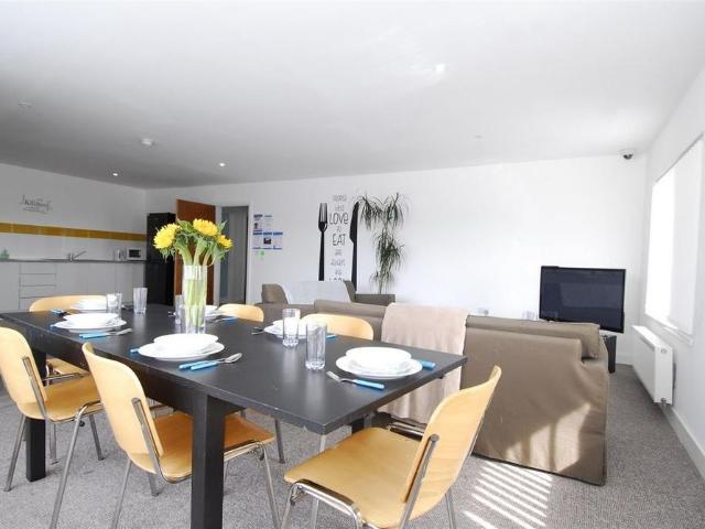 8 bedroom apartment to rent
