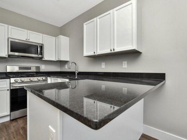 8 bedroom, Boston MA 02119 102594408