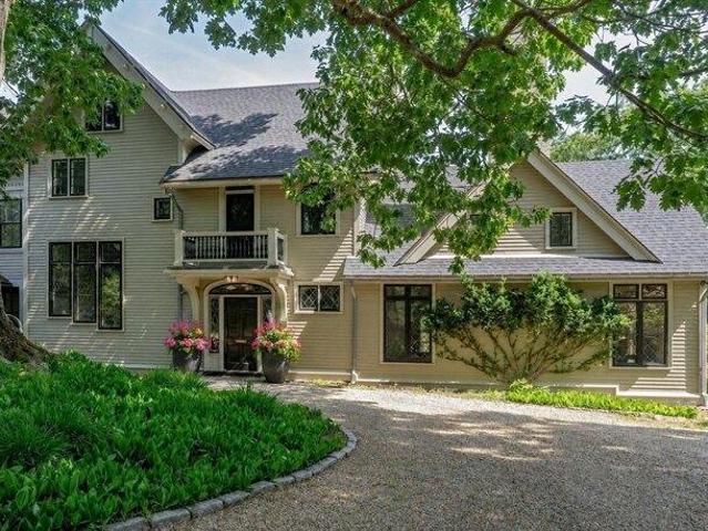 8 bedroom, Beverly MA 01915 104849604