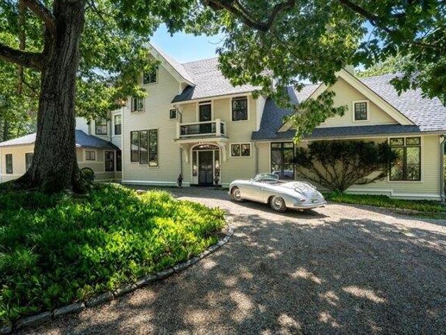 8 bedroom, Beverly MA 01915 105229966
