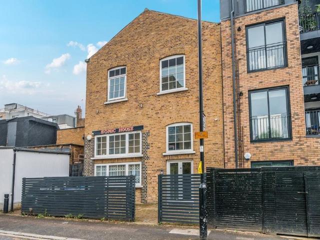 8 bedroom block of apartments for sale