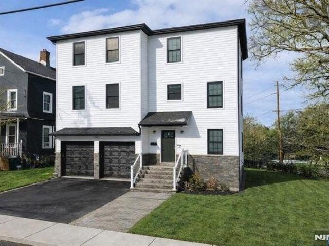 8 bedroom, Bloomfield NJ 07003 102528108