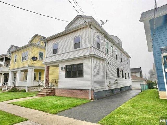 8 bedroom, Bloomfield NJ 07003 102318089