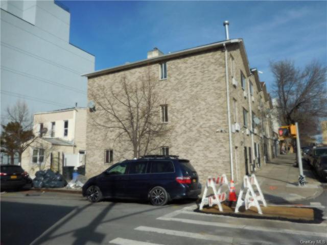 8 bedroom, Bronx NY 10457 72692352