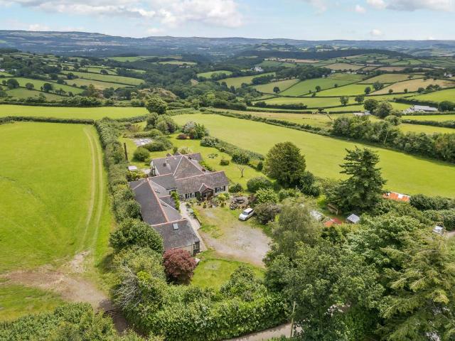 8 bedroom detached bungalow for sale