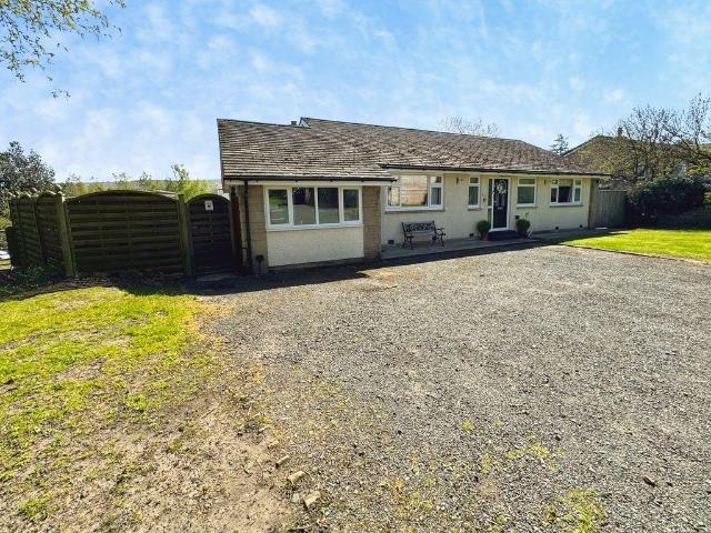 8 bedroom detached bungalow for sale