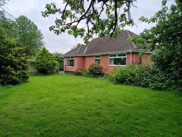 8 bedroom detached bungalow for sale
