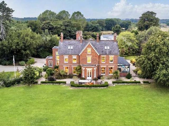 8 Bedroom Detached House