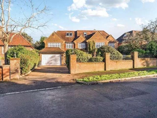 8 Bedroom Detached House