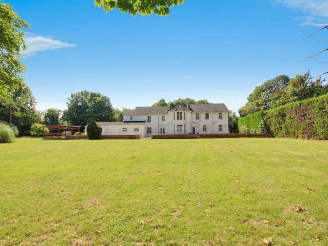 8 Bedroom Detached House